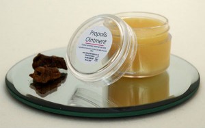 Propolis mast – lekoviti preparat sa mnogo namena | Lekovi